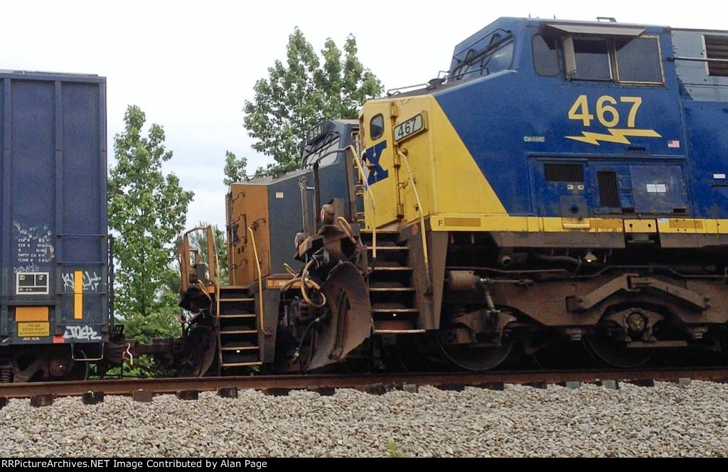 CSX 467 and 954 pass